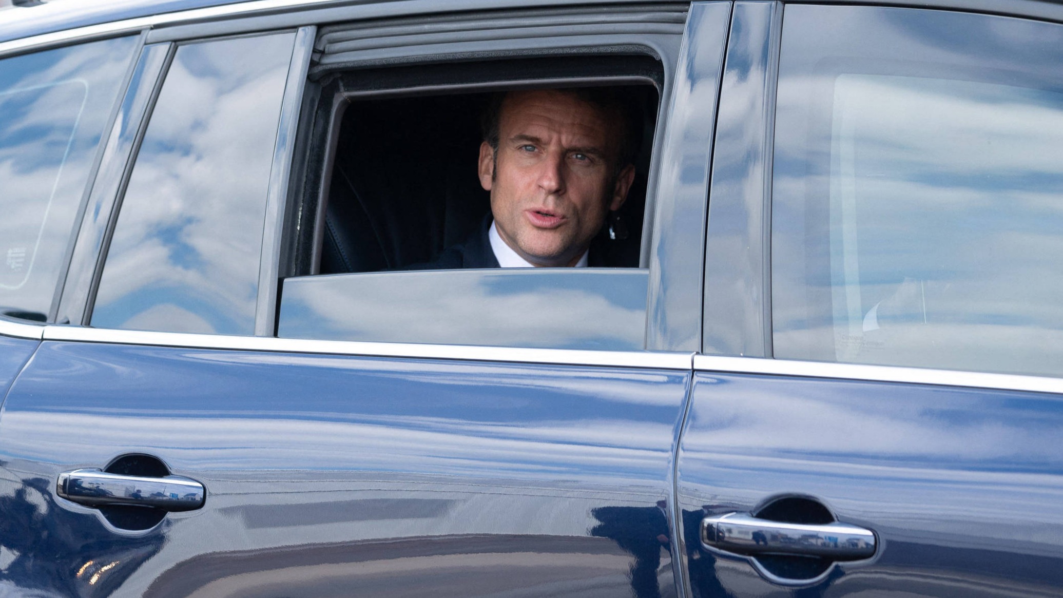 Emmanuel Macron présente la DS8, la nouvelle voiture présidentielle ...